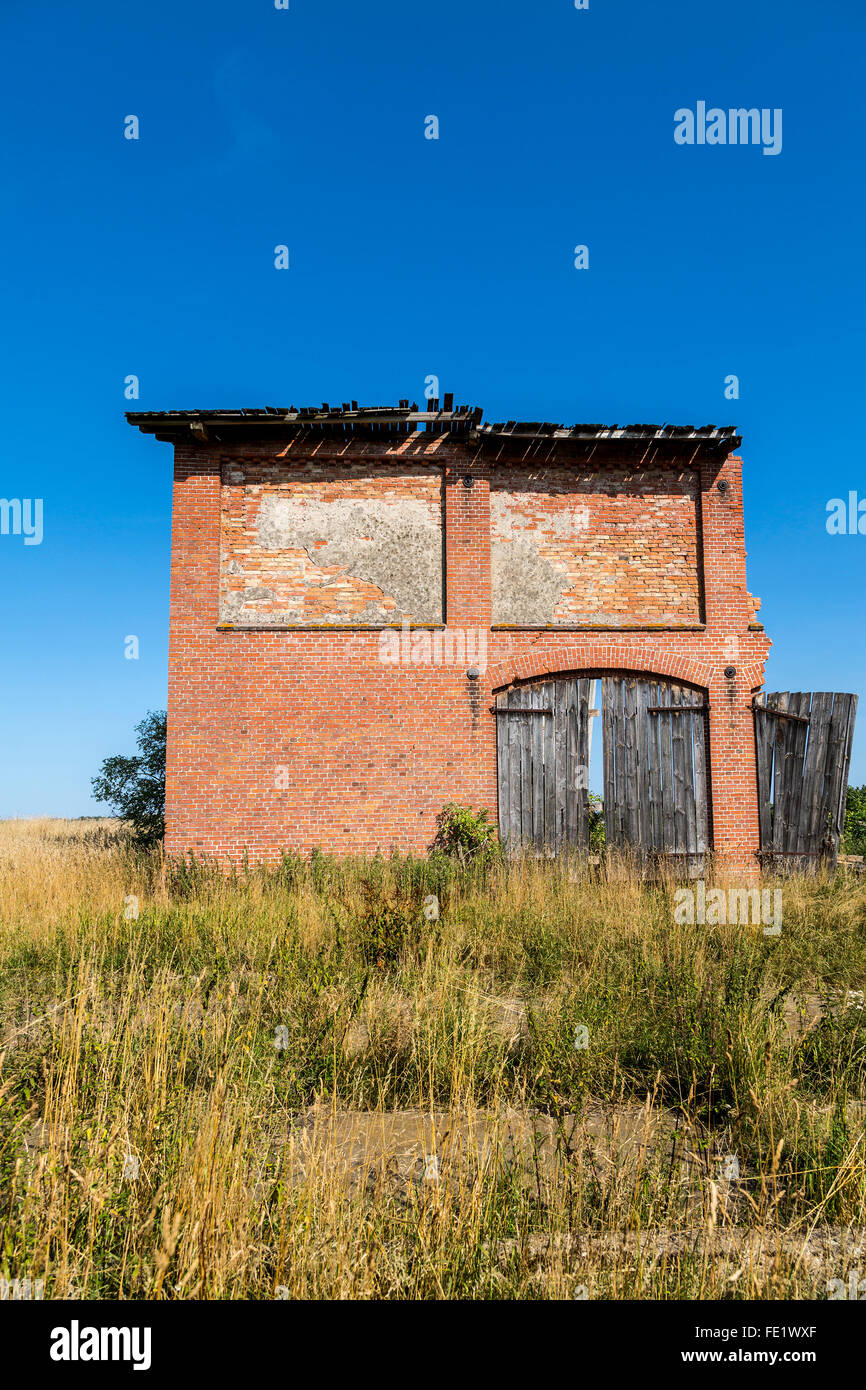 Old abandoned barn house hi-res stock photography and images - Alamy