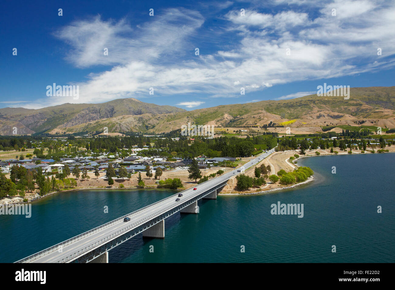 Deadman's Point Bridge and Lake Dunstan, Cromwell, Central Otago, South ...