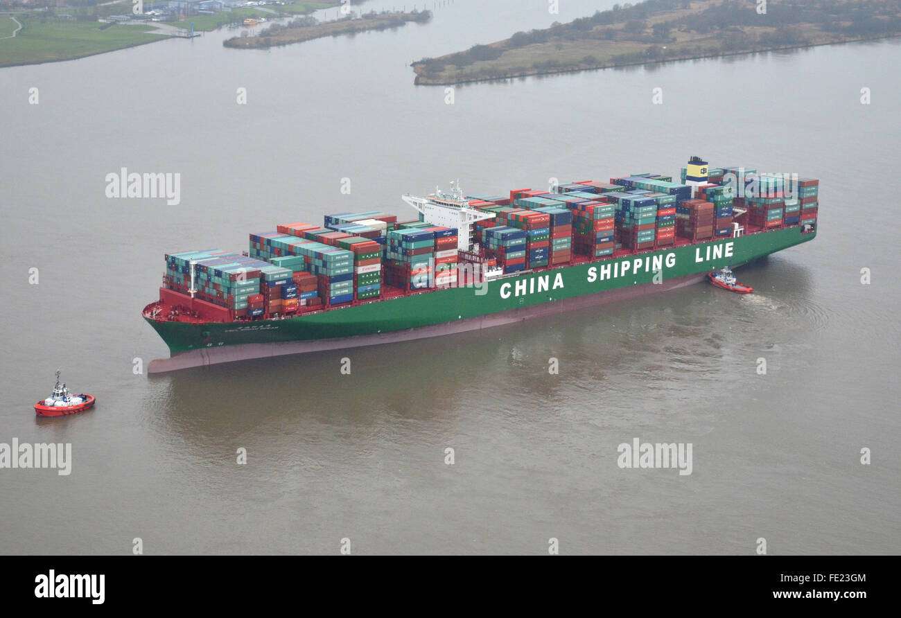 The approximately 400-metre-long container vessel CSCL Indian Ocean ...