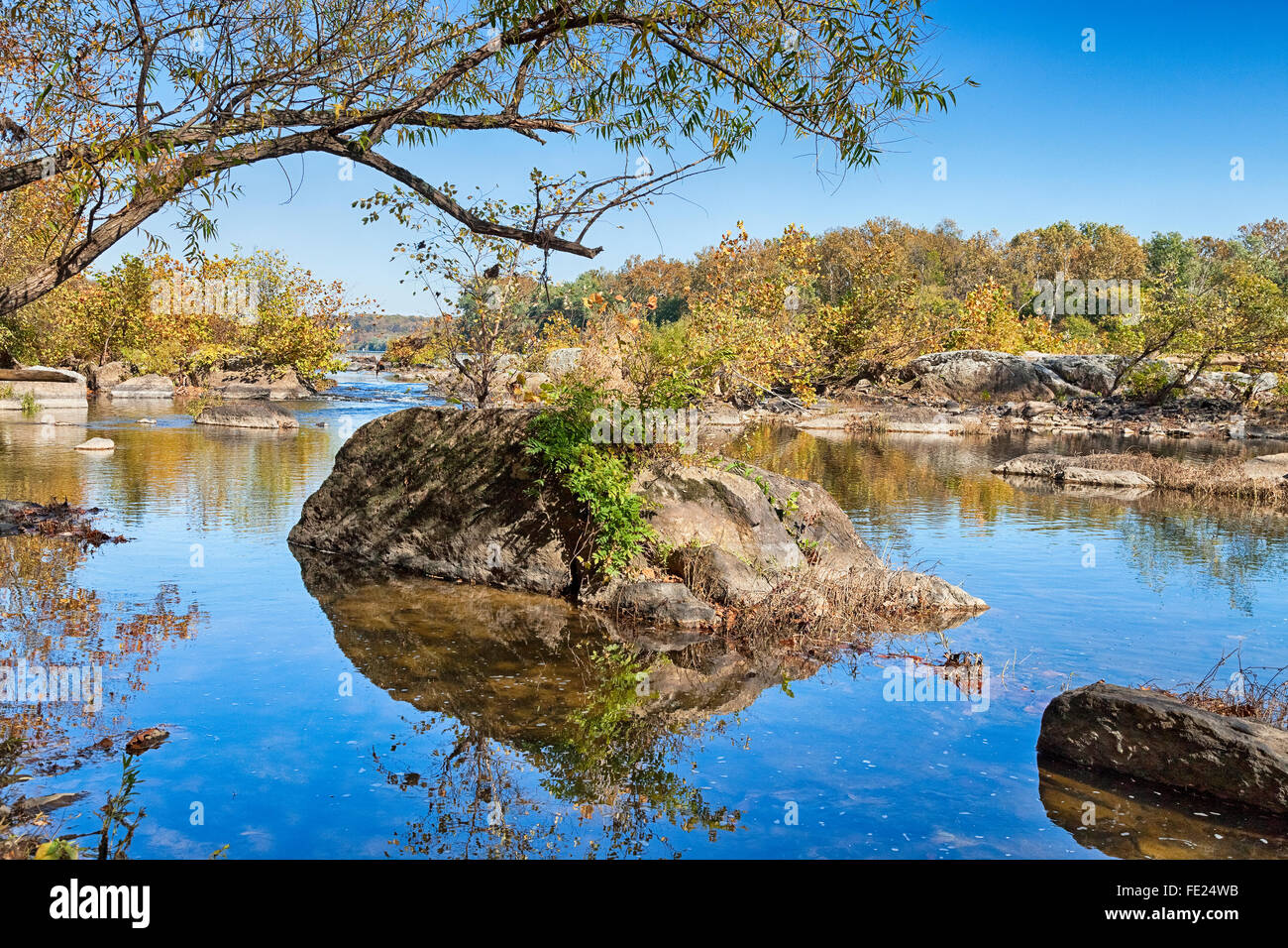 Potomac River in the Autumn - Virginia, USA Stock Photo - Alamy
