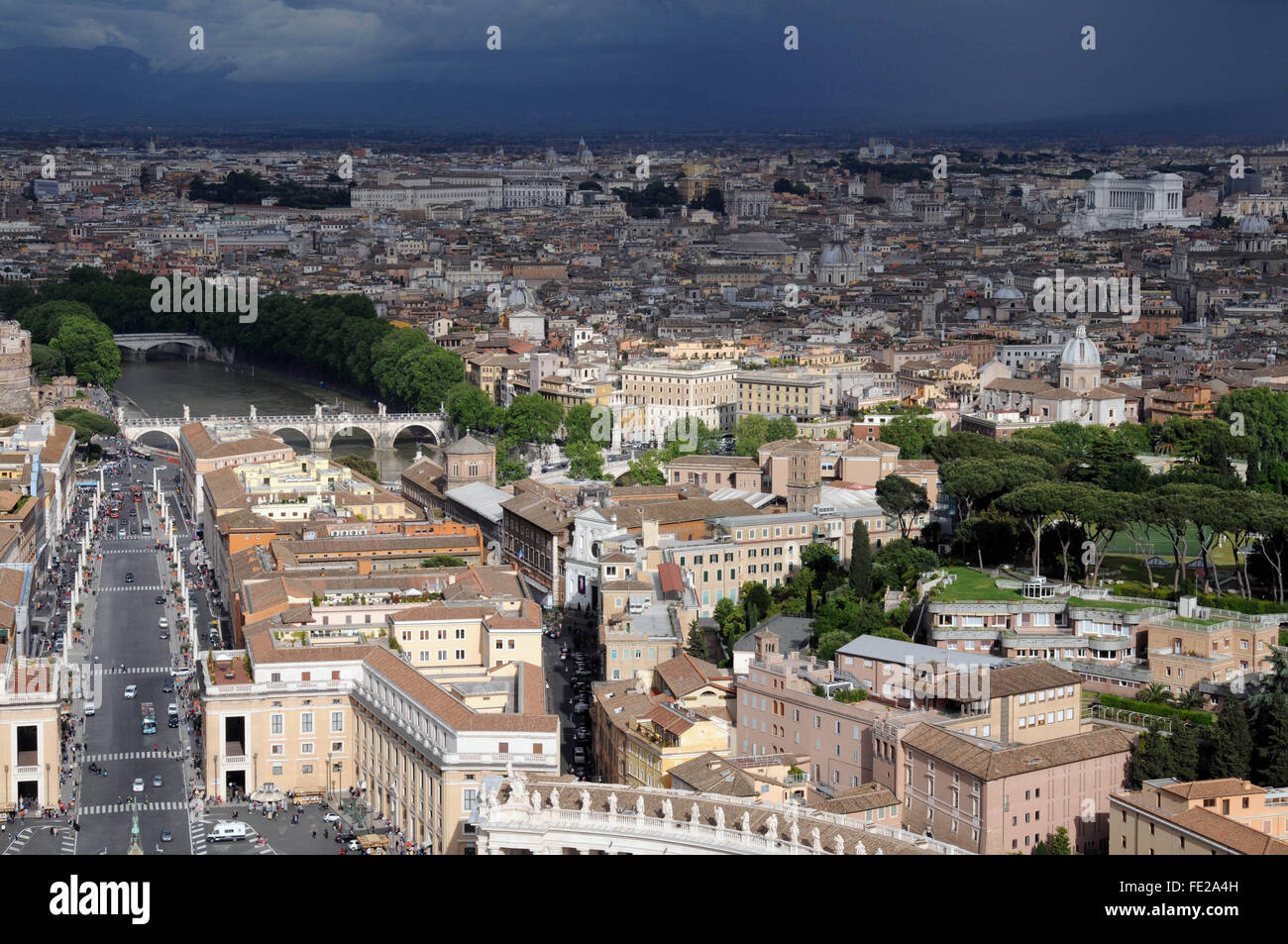 Rome street view hi-res stock photography and images - Alamy