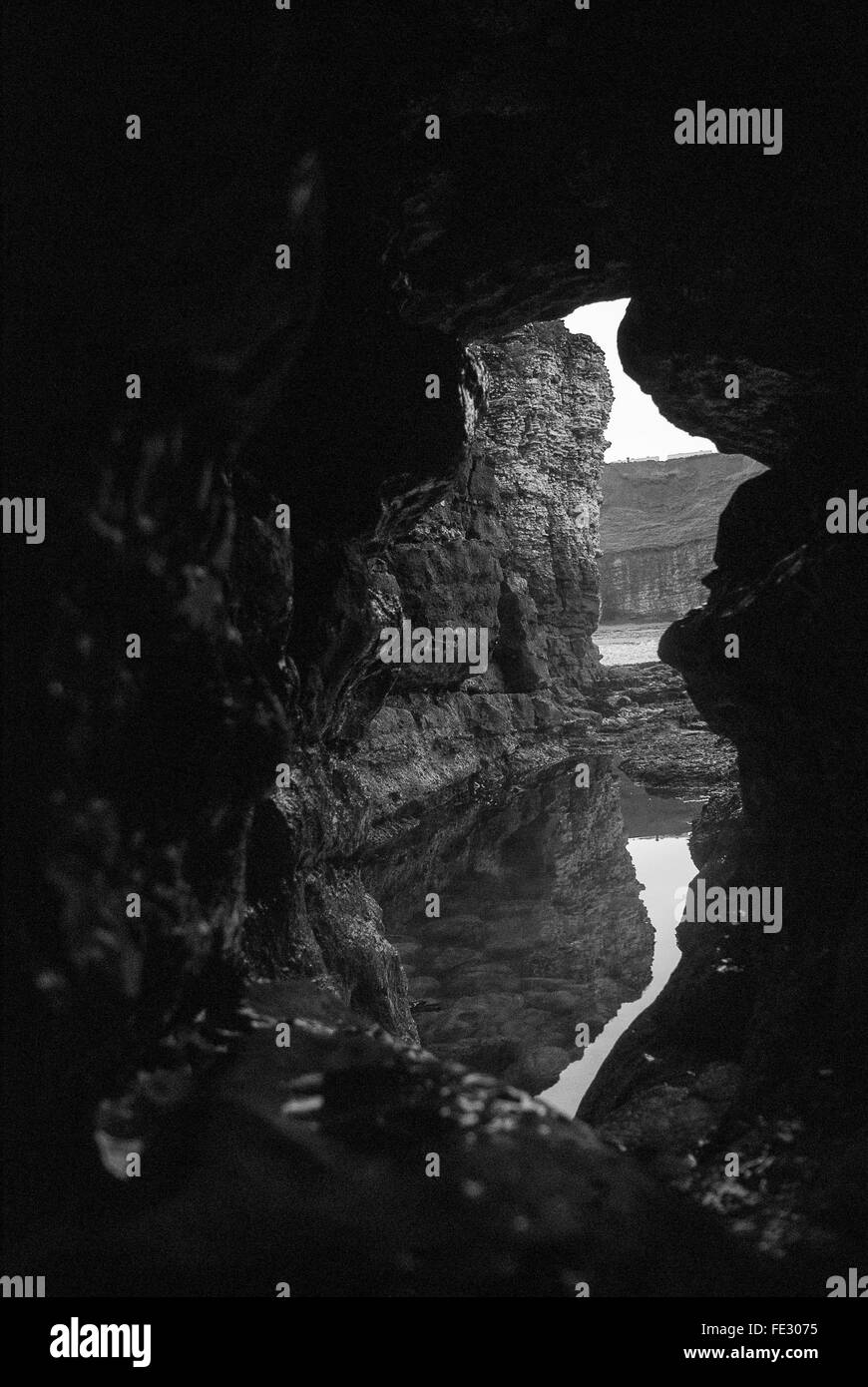 Cave entrance hi-res stock photography and images - Alamy