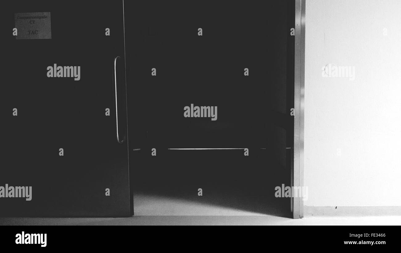 Open door building architecture hi-res stock photography and images - Alamy