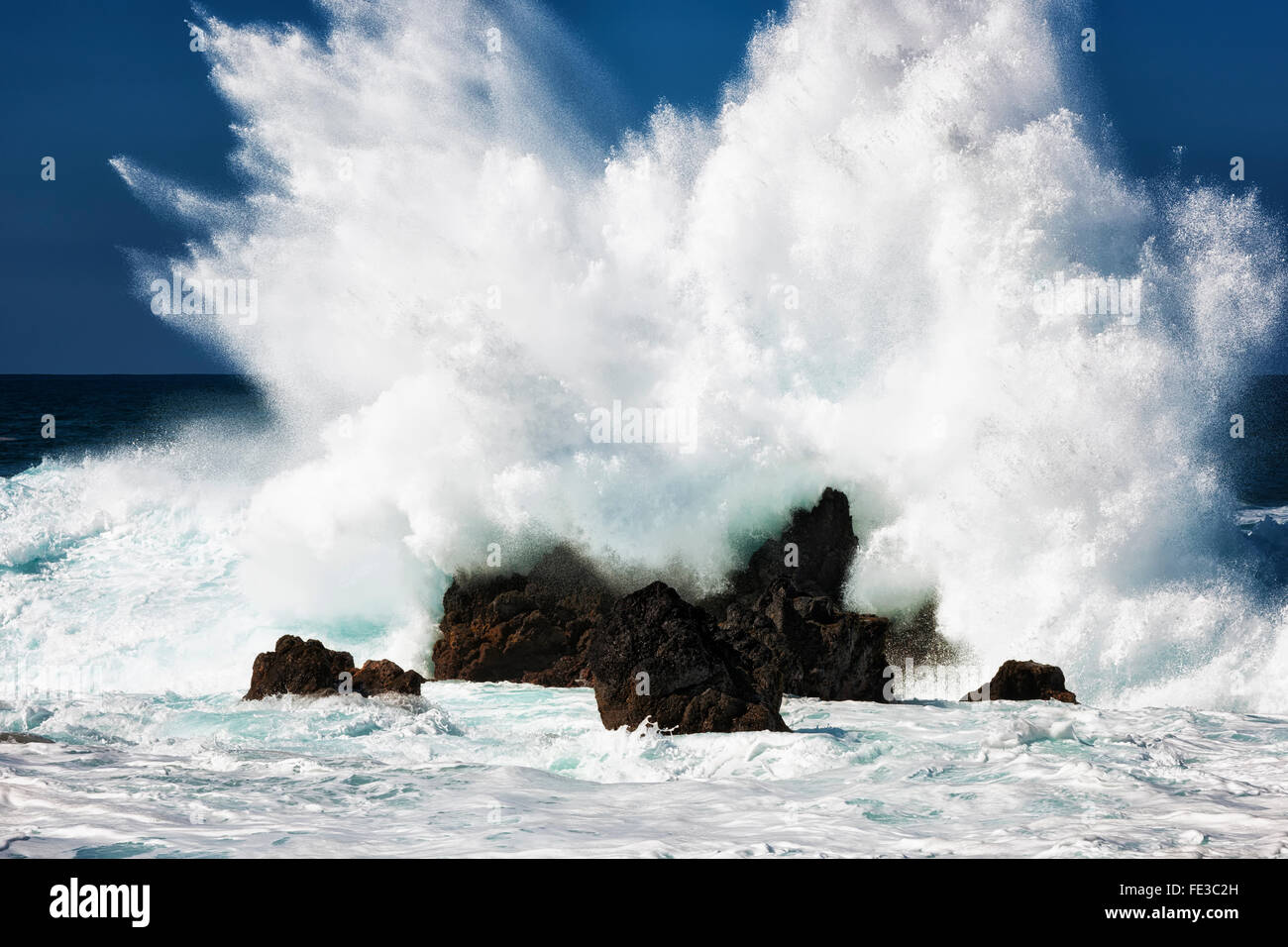 Seismic sea wave hi-res stock photography and images - Alamy