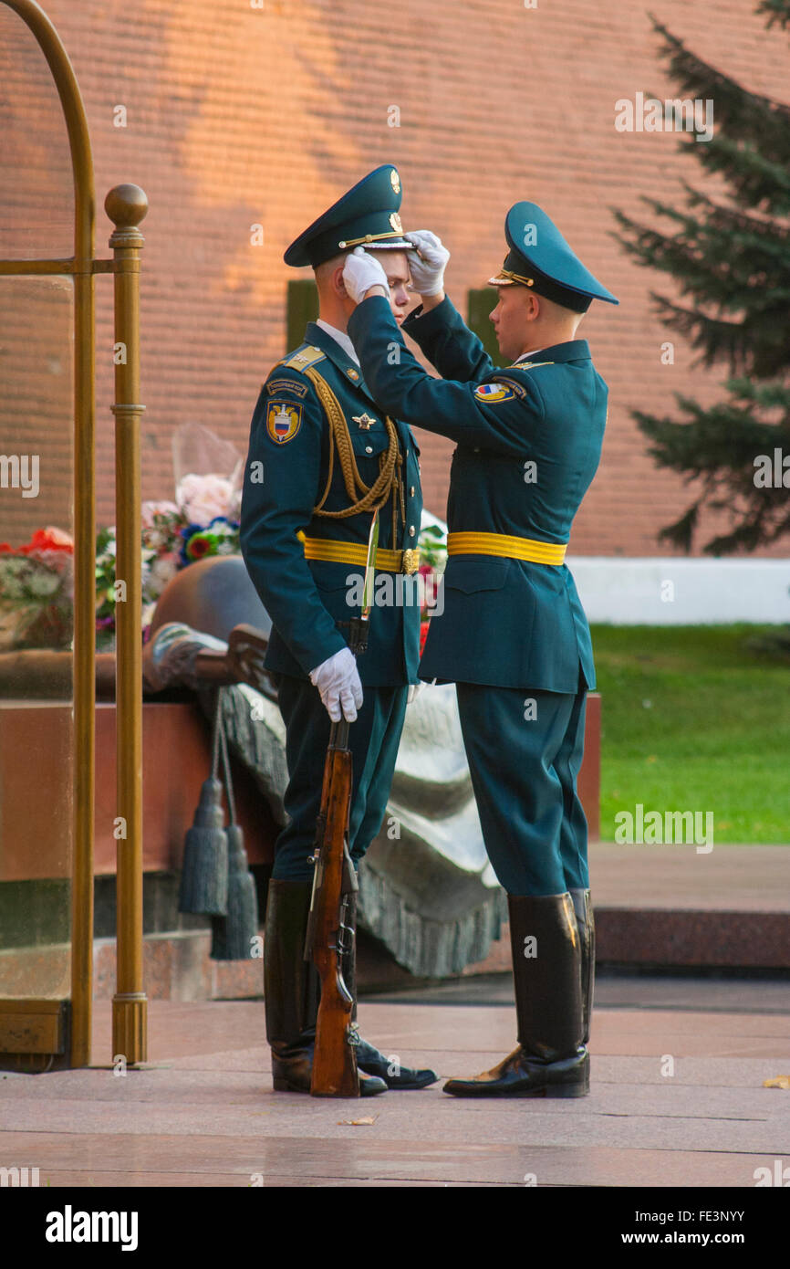 Russian soldier honor guard tomb hi-res stock photography and images ...