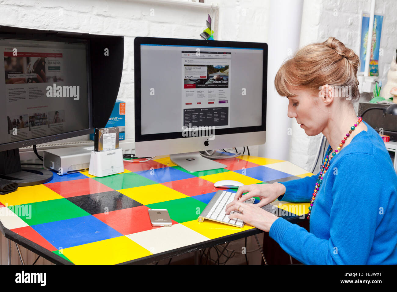 Bank inside a monitor hi-res stock photography and images - Alamy