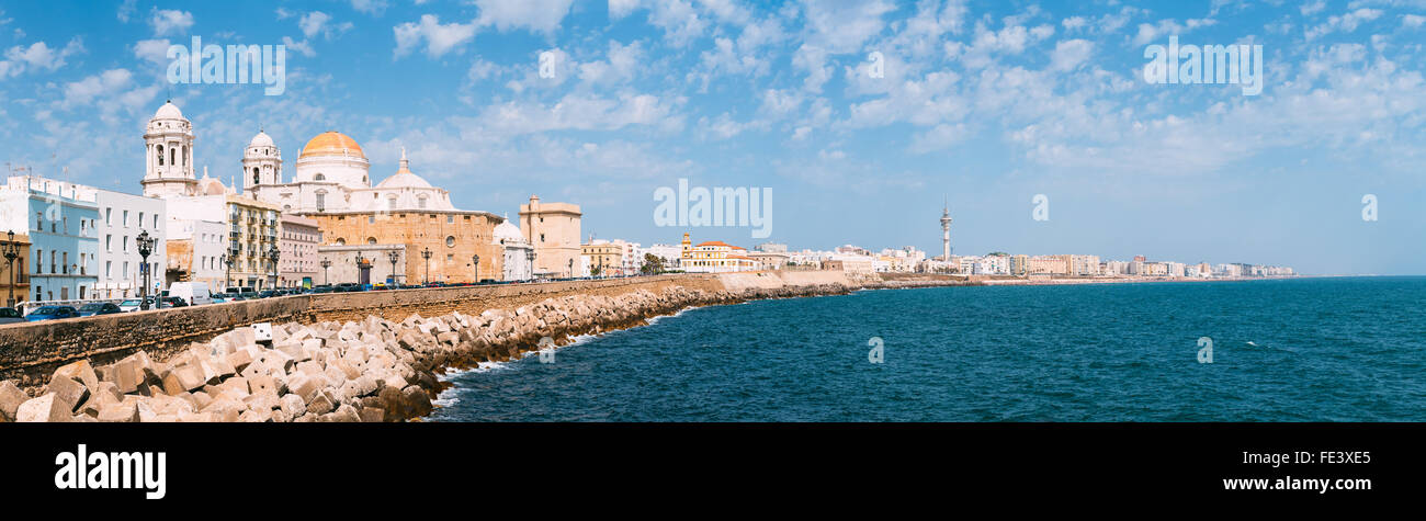 Cadiz old town cathedral hi-res stock photography and images - Alamy