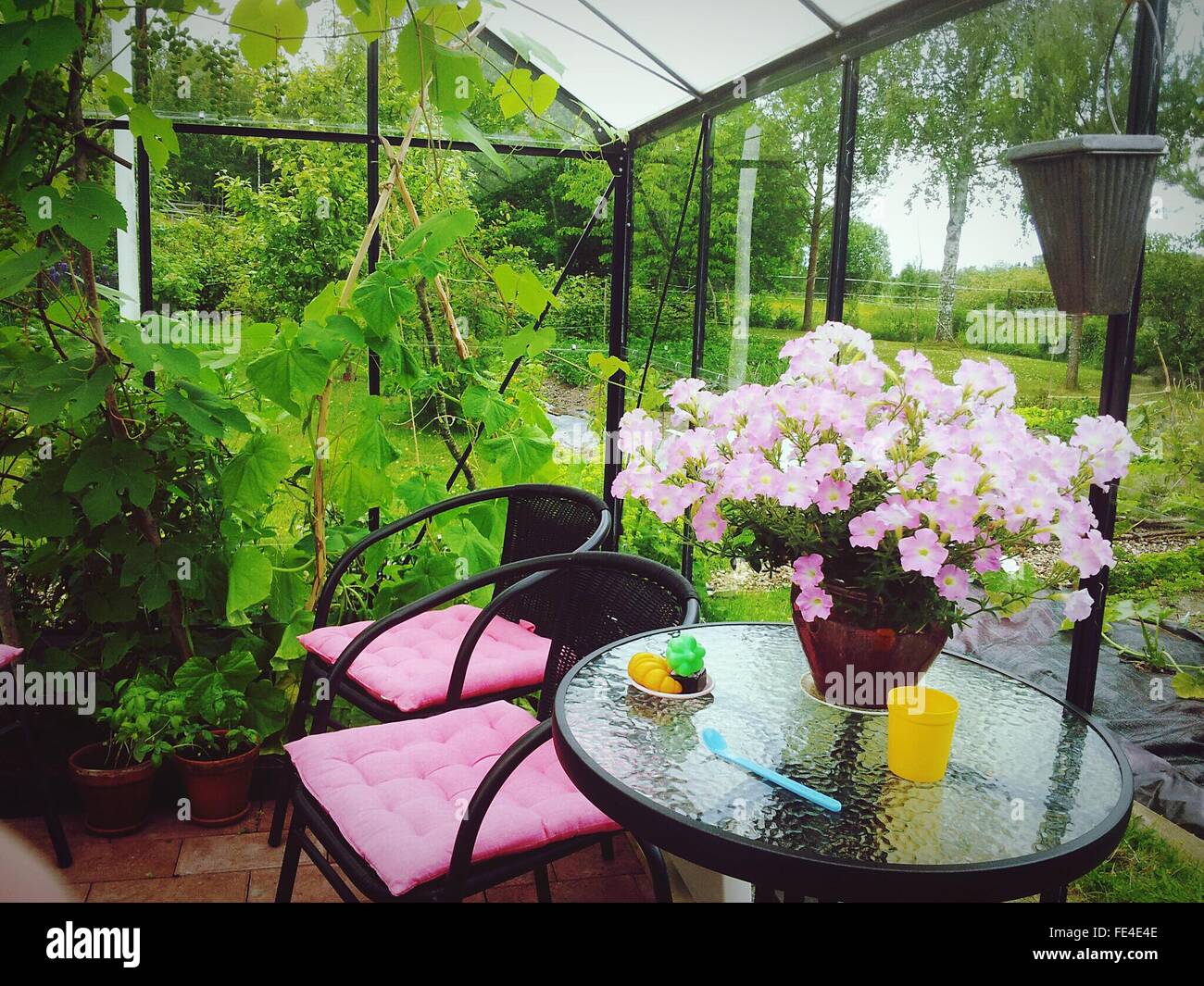 Round patio hi-res stock photography and images - Alamy