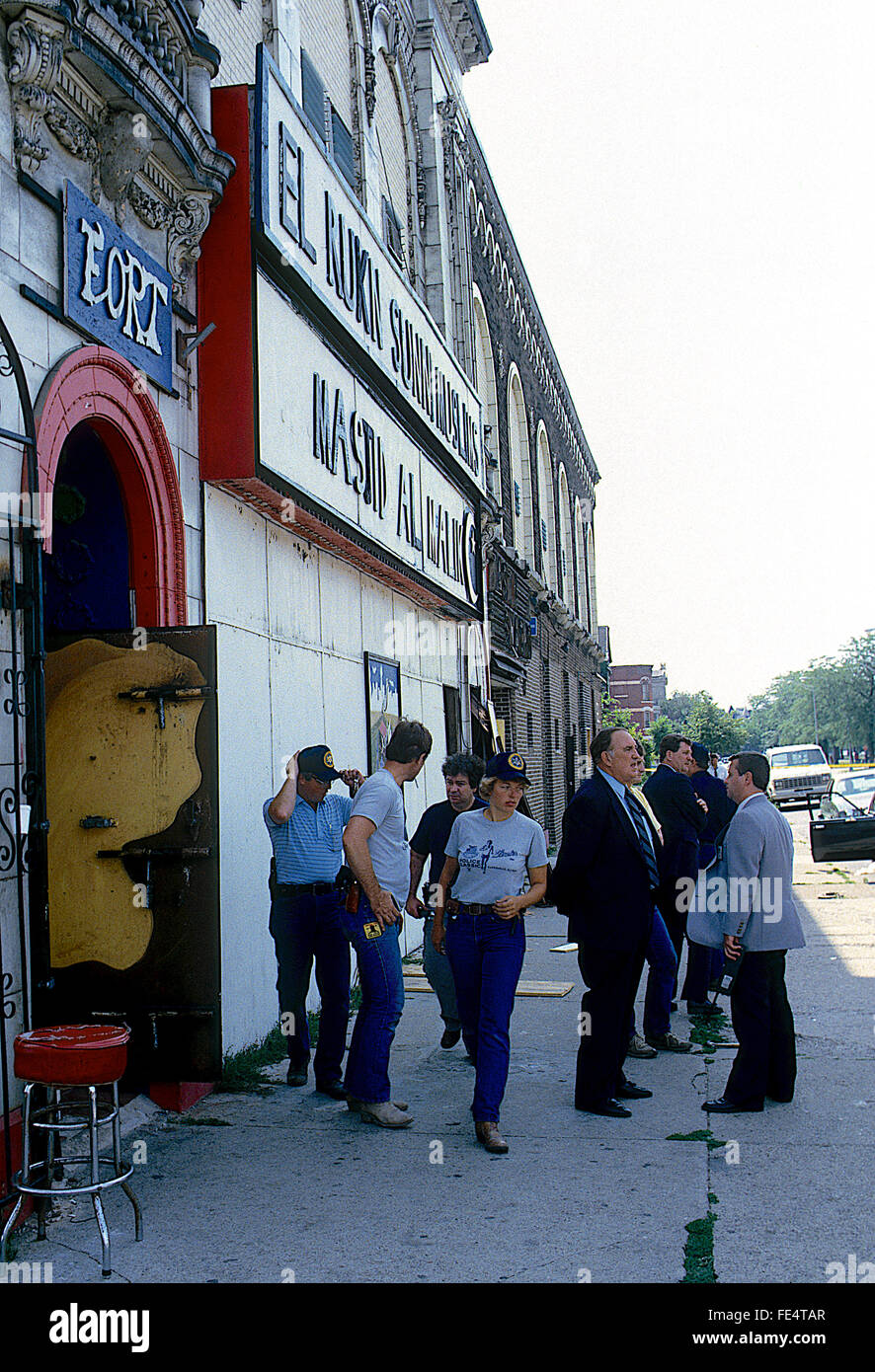Chicago, Illinois, USA, 5th August, 1986 Federal agents along with ...
