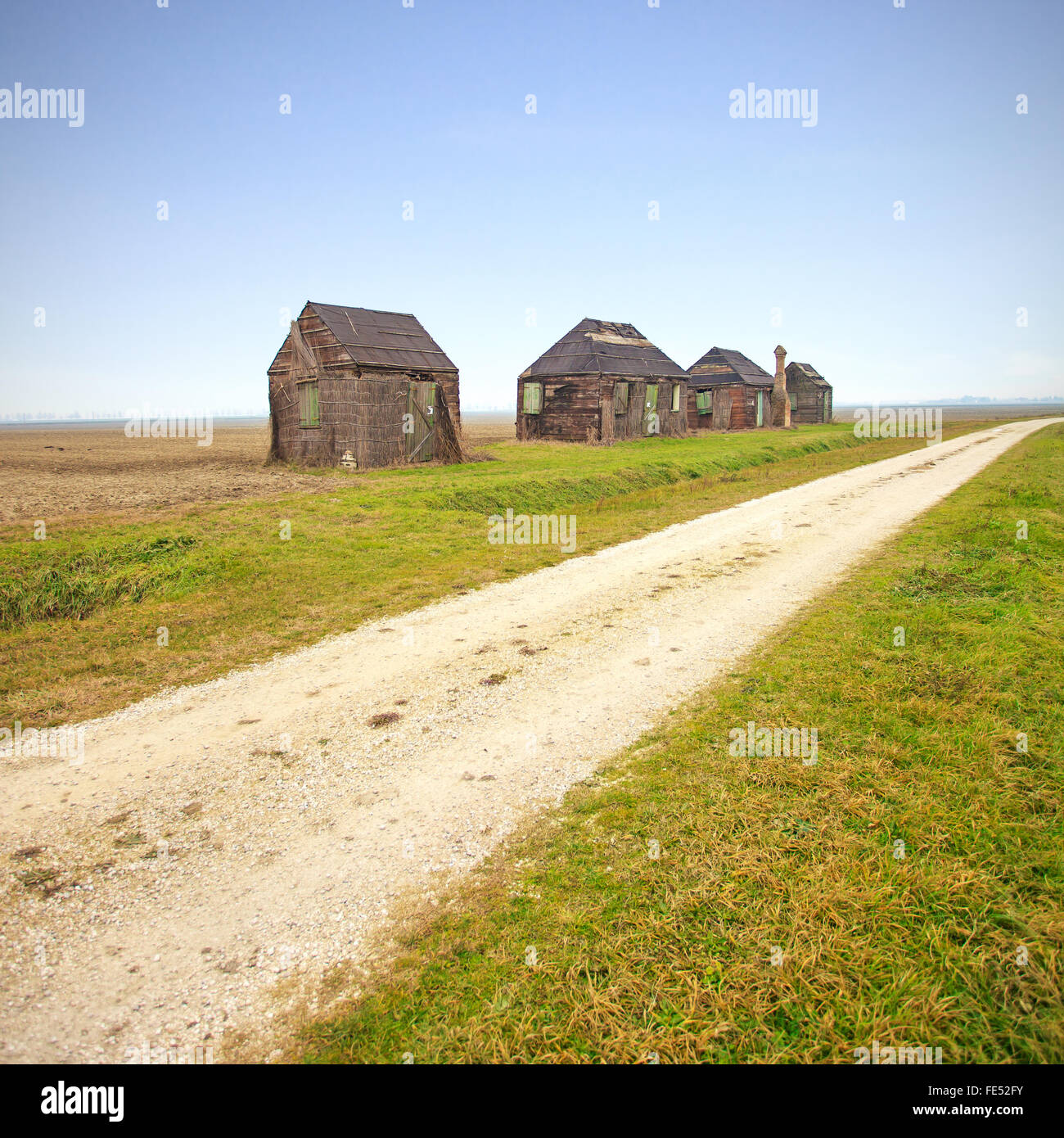 Small wooden huts with grass roof hi-res stock photography and images ...