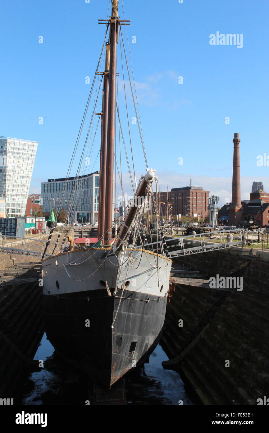 Boat albert docks hi-res stock photography and images - Alamy