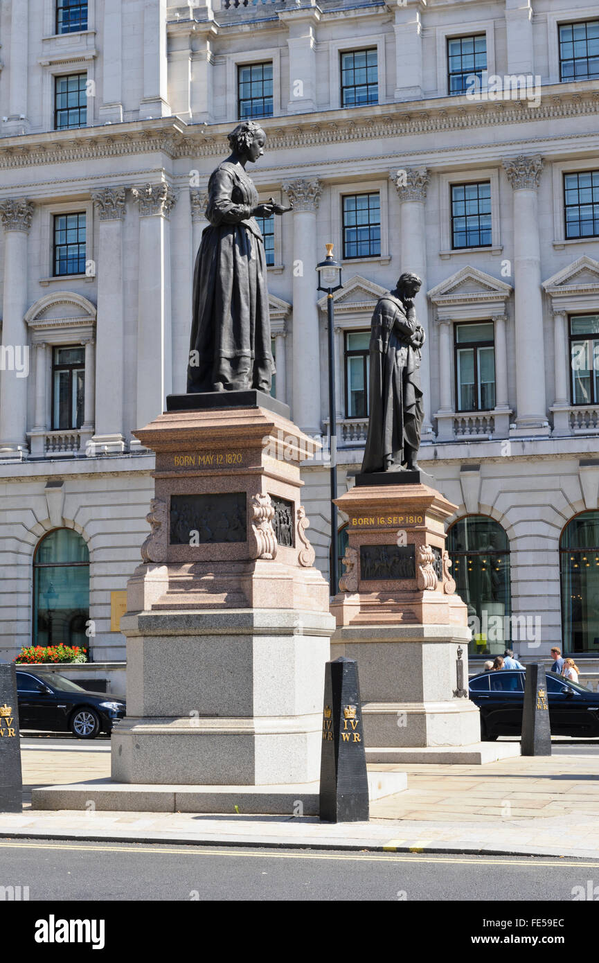 Florence Nightingale holding an oil lamp statue, London, United Kingdom ...