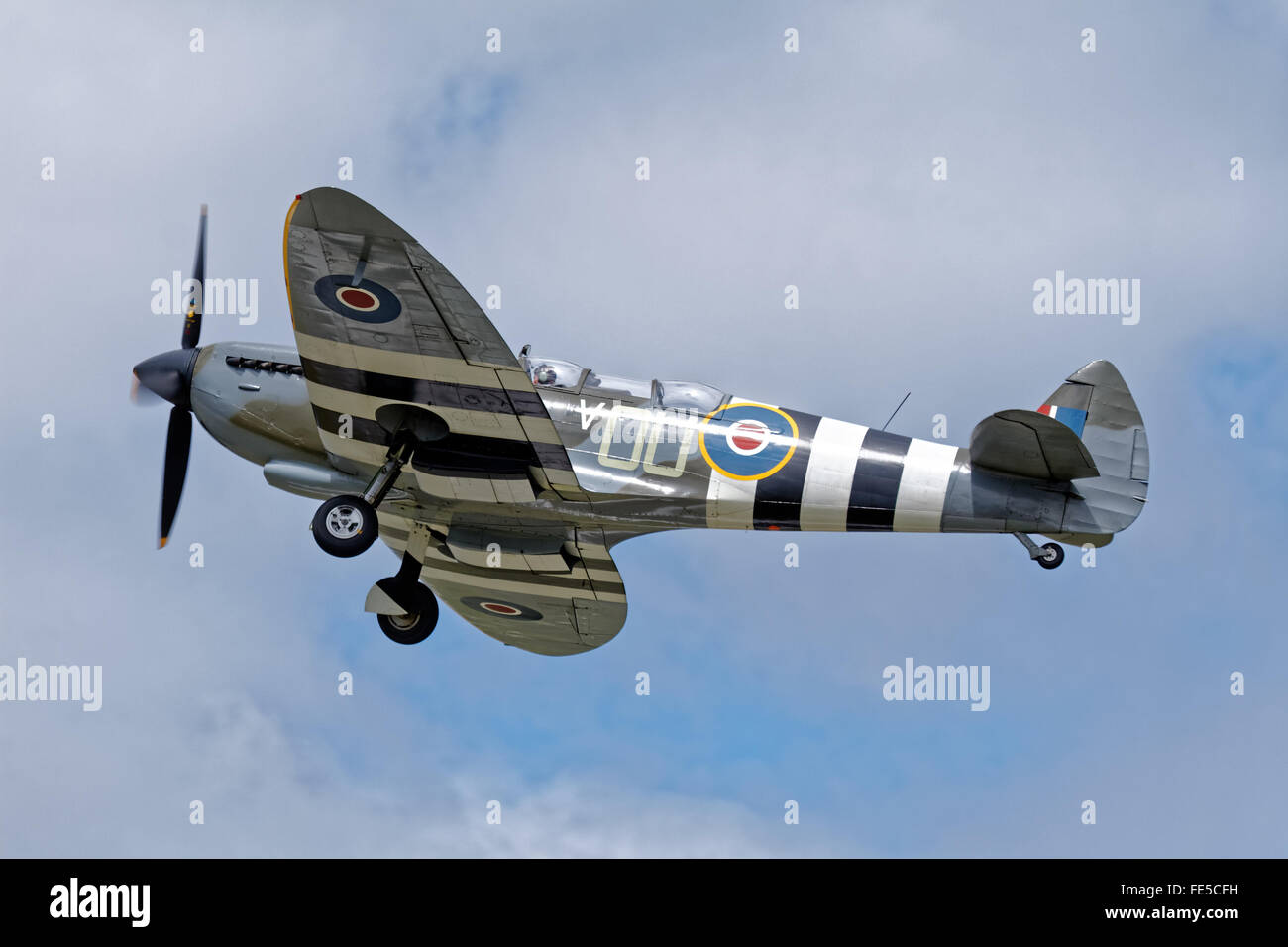Spitfire LF Mk IX ML407 Stock Photo - Alamy