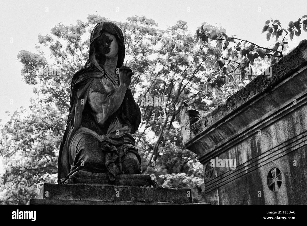 Female tombstone hi-res stock photography and images - Alamy