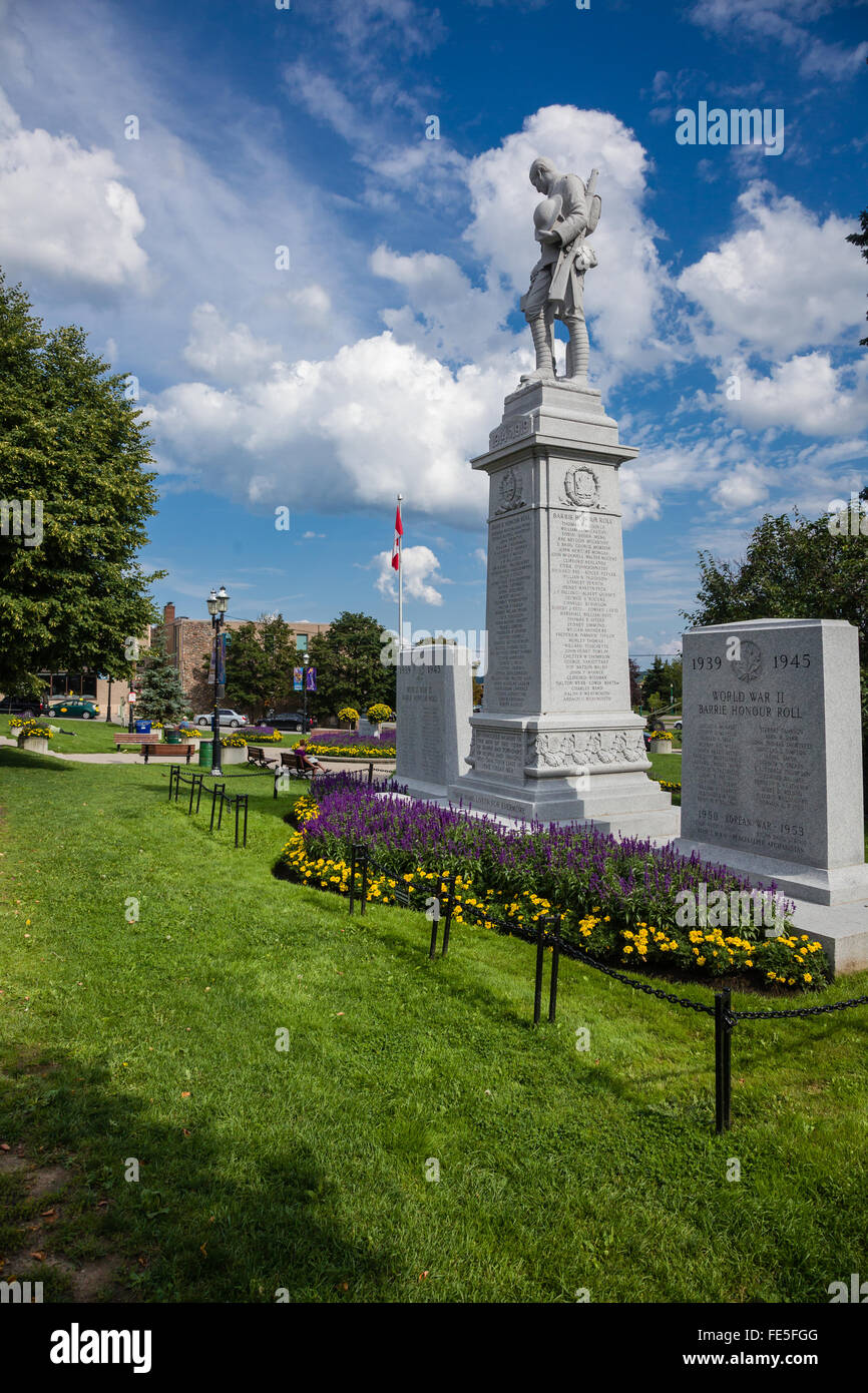 Military memorial statue hi-res stock photography and images - Alamy