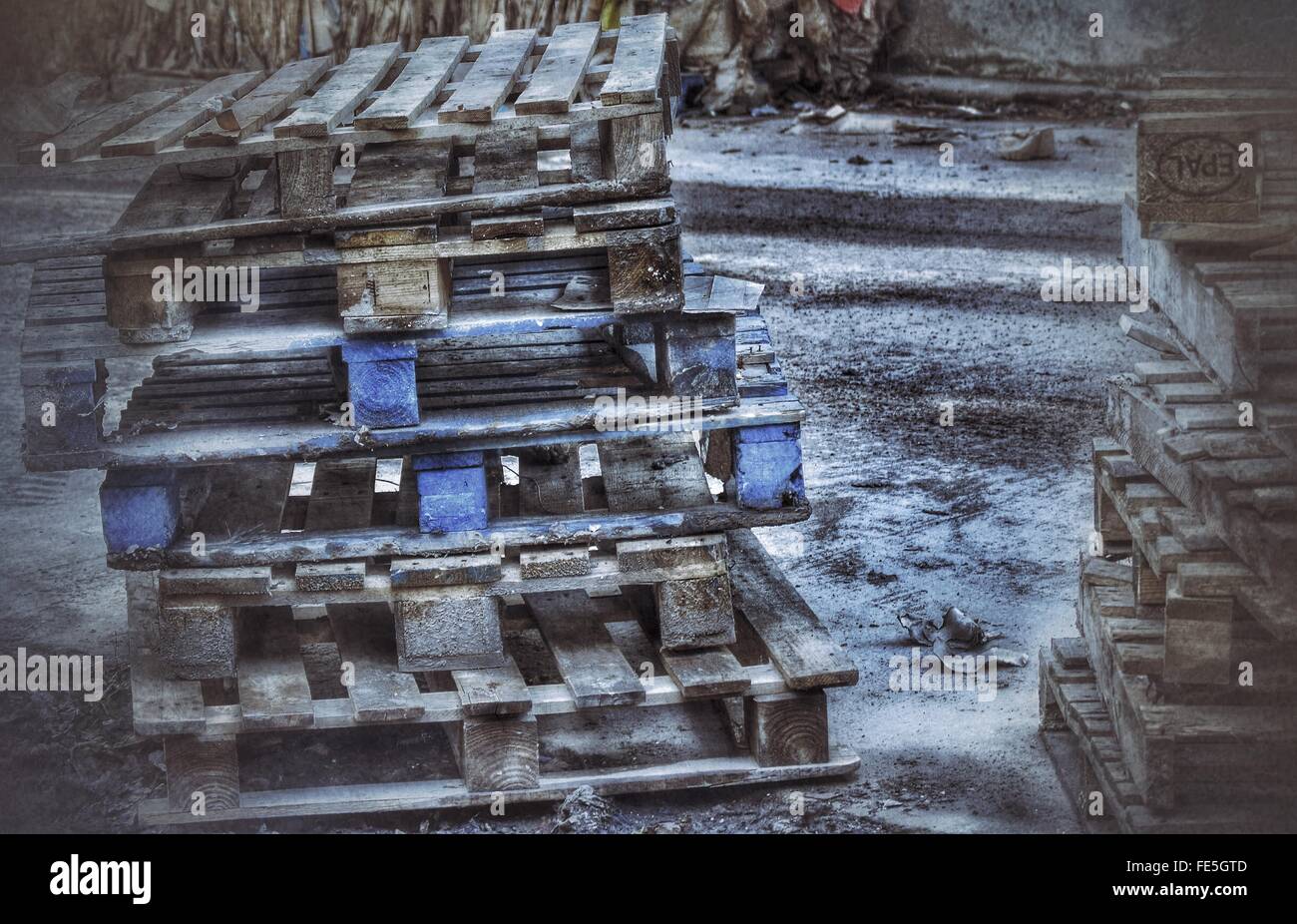 Wood pallet stack hi-res stock photography and images - Alamy