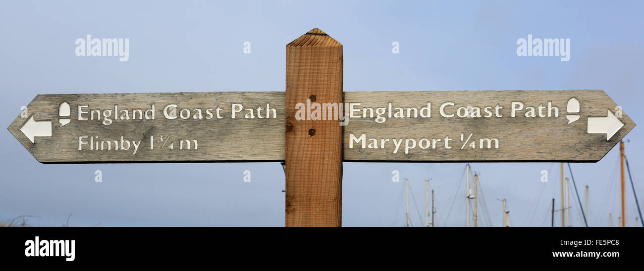 England coast path public footpath sign hi-res stock photography and ...