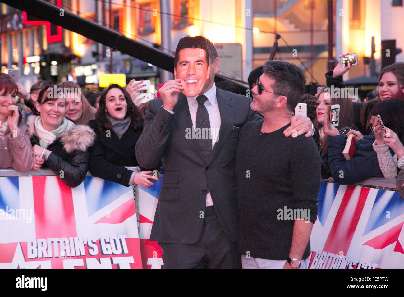 David walliams and simon cowell hi-res stock photography and images - Alamy