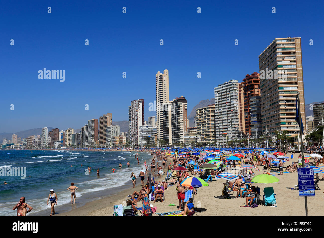 View along the crowded Playa De Levante beach, Benidorm resort, Costa ...