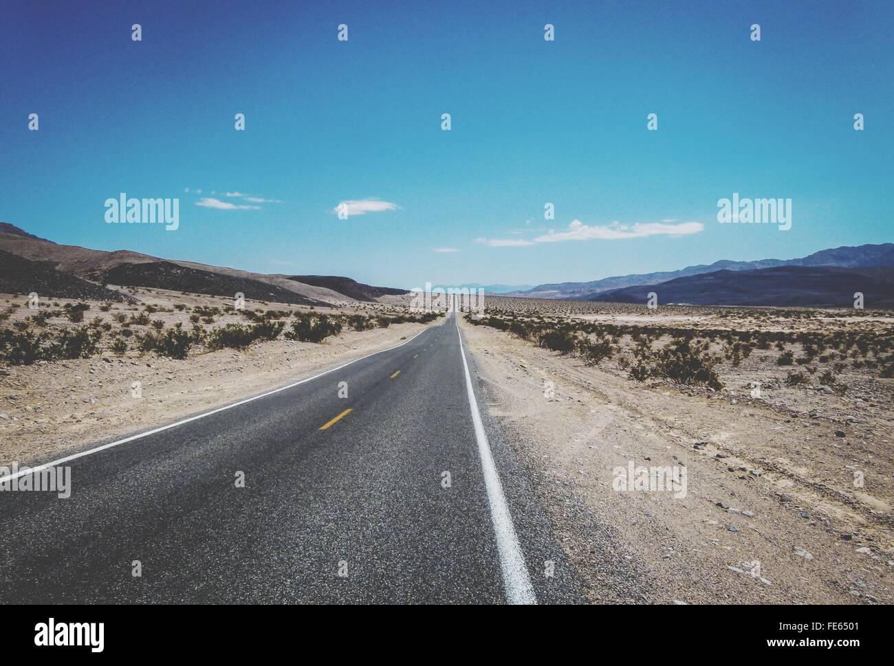 Empty desert hi-res stock photography and images - Alamy