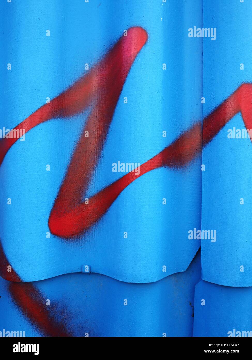 Red graffiti blue graffiti hi-res stock photography and images - Alamy