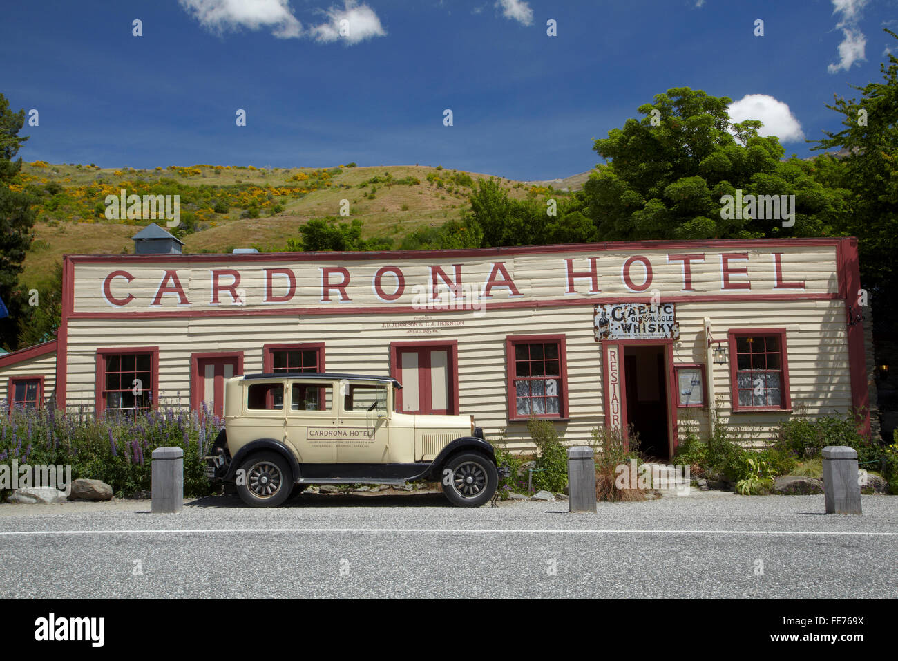 Historic Cardrona Hotel and vintage car, near Wanaka, South Island, New ...