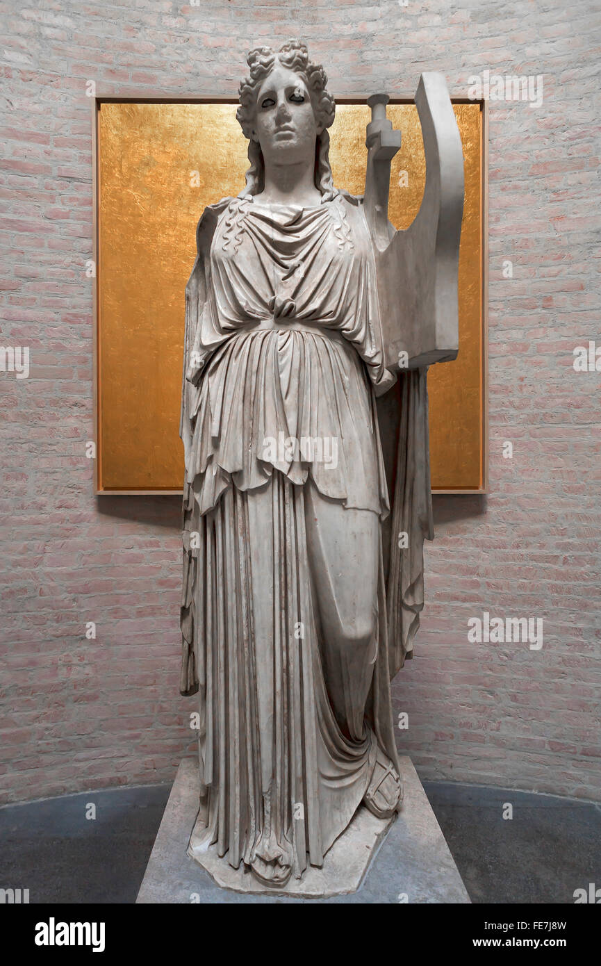 Statue apollo with lyre hi-res stock photography and images - Alamy