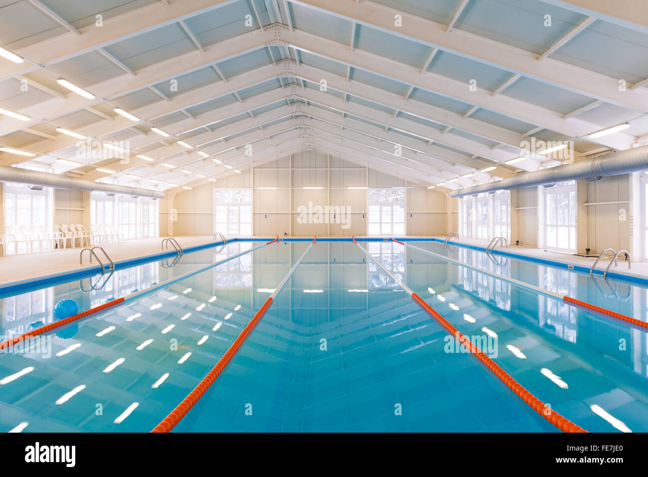 Indoors swimming pool Stock Photo - Alamy