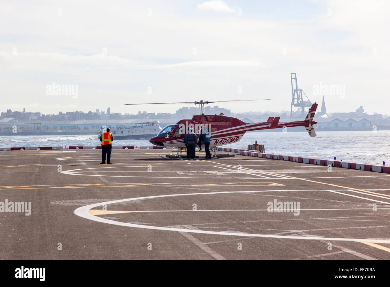 New york helicopter tourist hi-res stock photography and images - Alamy