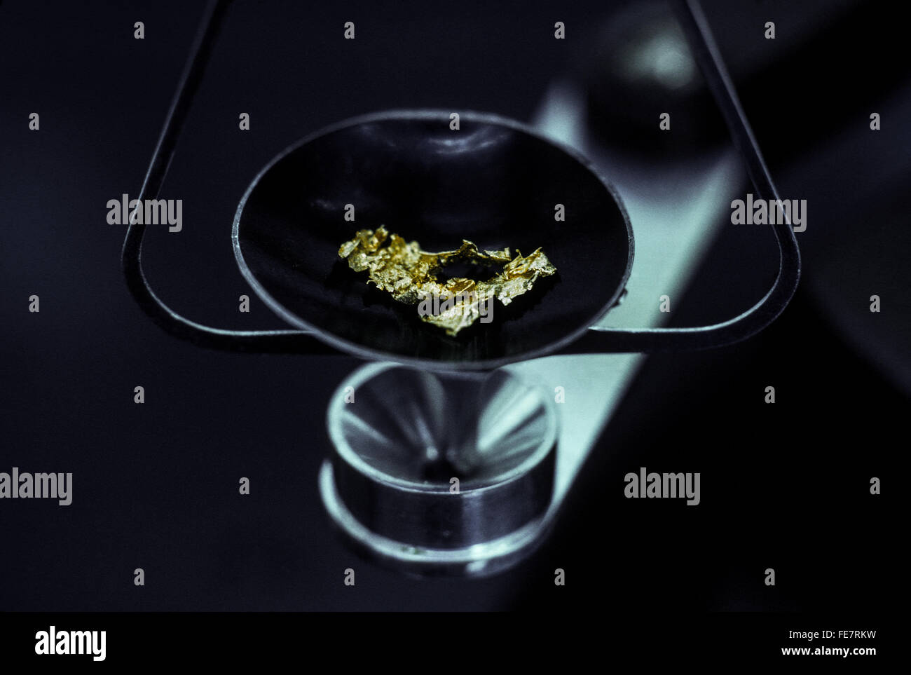 Gold weighing scale hi-res stock photography and images - Alamy