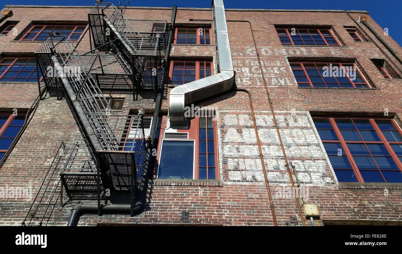 Old factory building exterior hi-res stock photography and images - Alamy