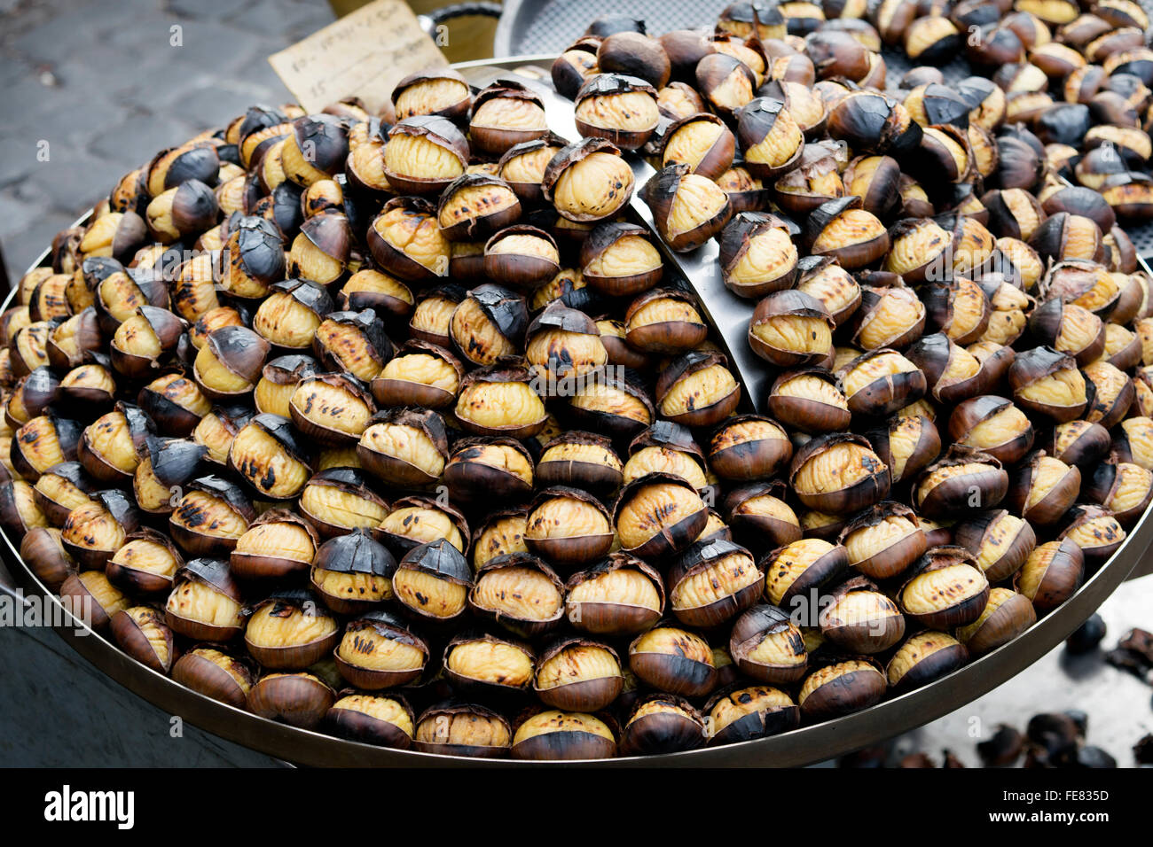 Roasted chestnuts caldarroste hi-res stock photography and images - Alamy
