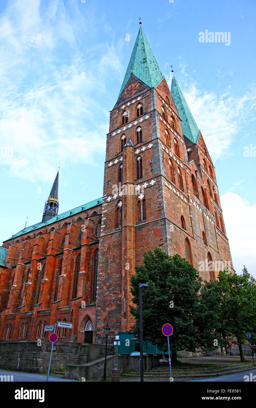Top Church Facade Lady Hi Res Stock Photography And Images Alamy