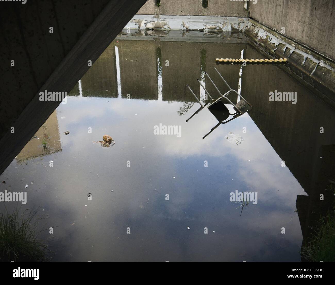 Reflection Of Built Structure In Water Stock Photo - Alamy