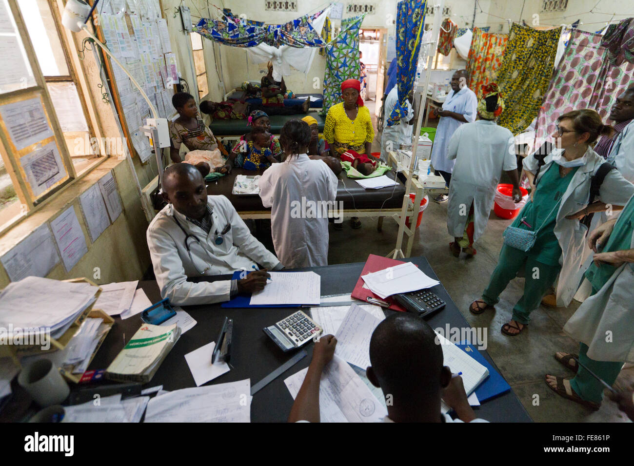 emergency room in the MSF hospital , Rutshuru, North Kivu, Democratic ...