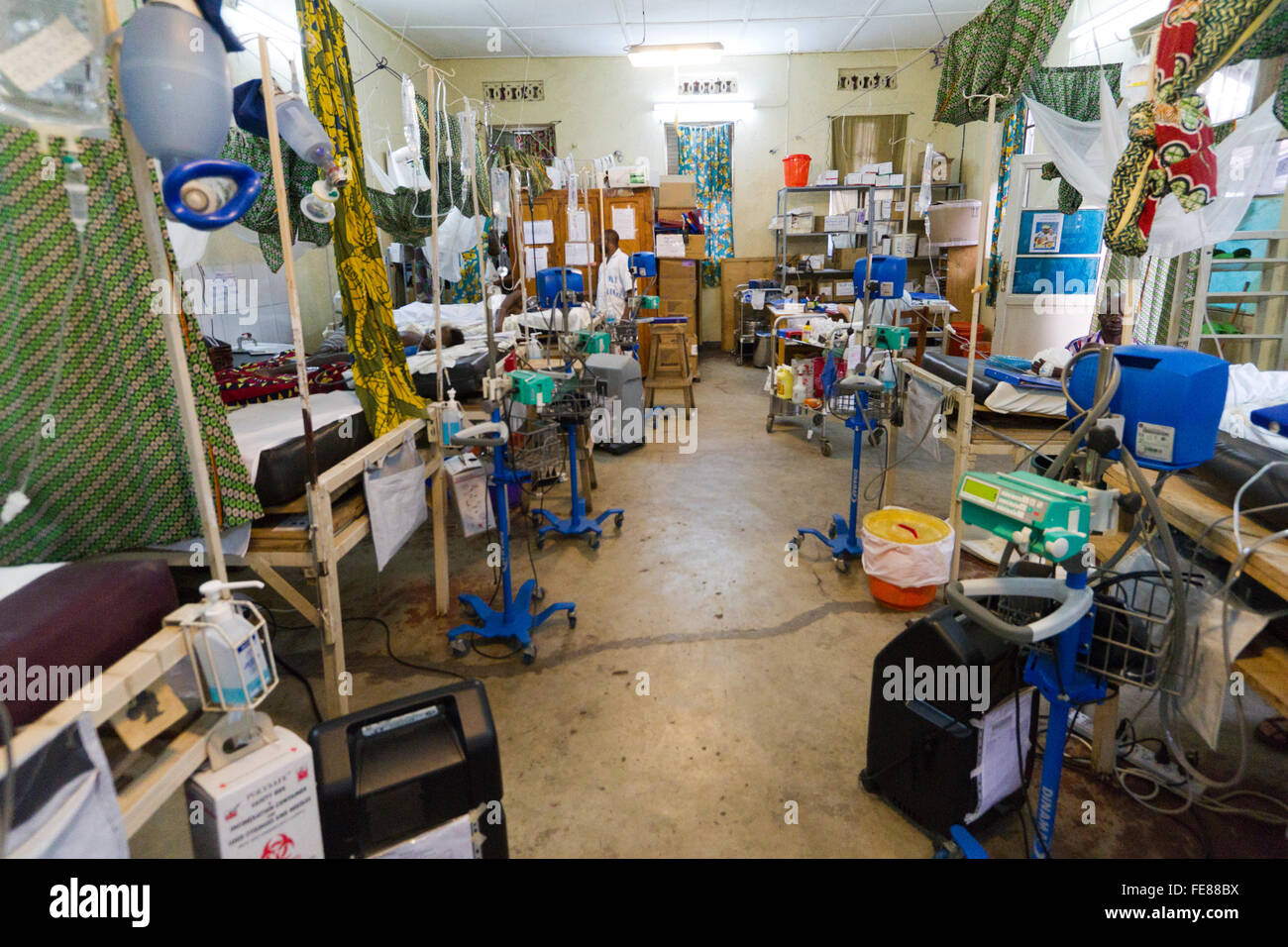 Intensive care in the MSF hospital , Rutshuru, North Kivu, Democratic ...