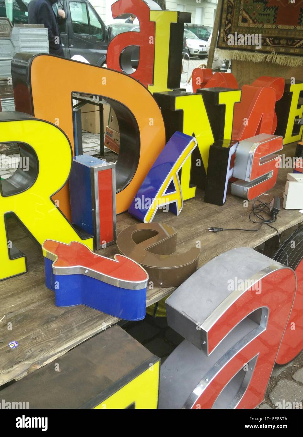 Signs for sale at market hi-res stock photography and images - Alamy