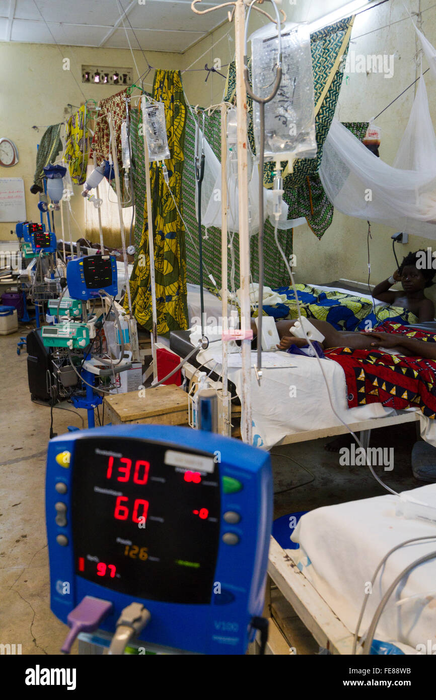 Intensive care in the MSF hospital , Rutshuru, North Kivu, Democratic ...