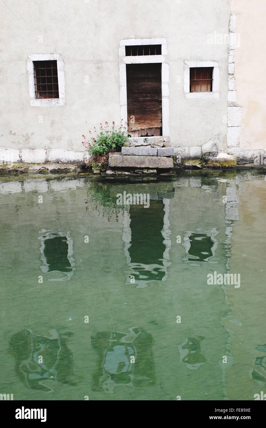House built on water hi-res stock photography and images - Alamy