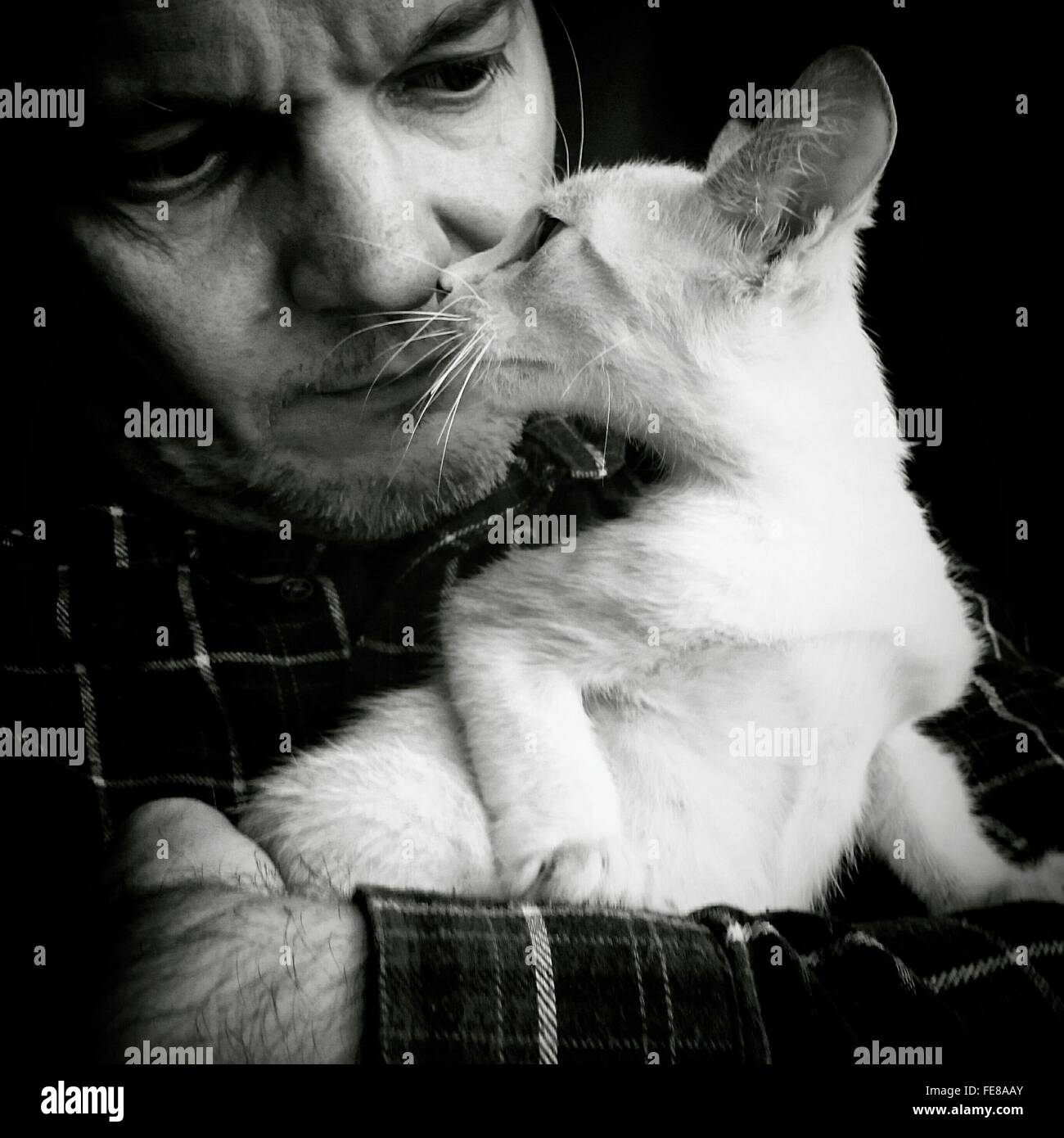 People staring hi-res stock photography and images - Alamy