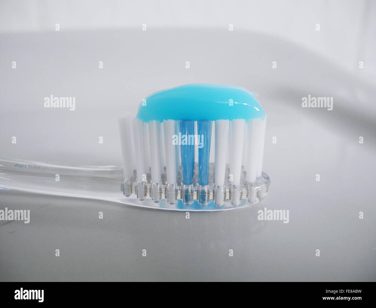 Blue white toothbrush toothpaste hi-res stock photography and images ...