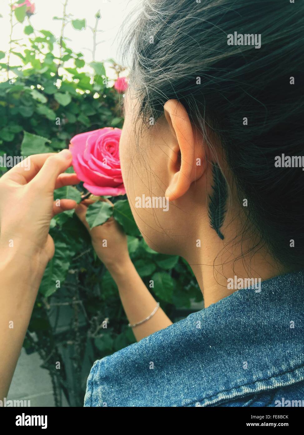 Person smelling hi-res stock photography and images - Alamy