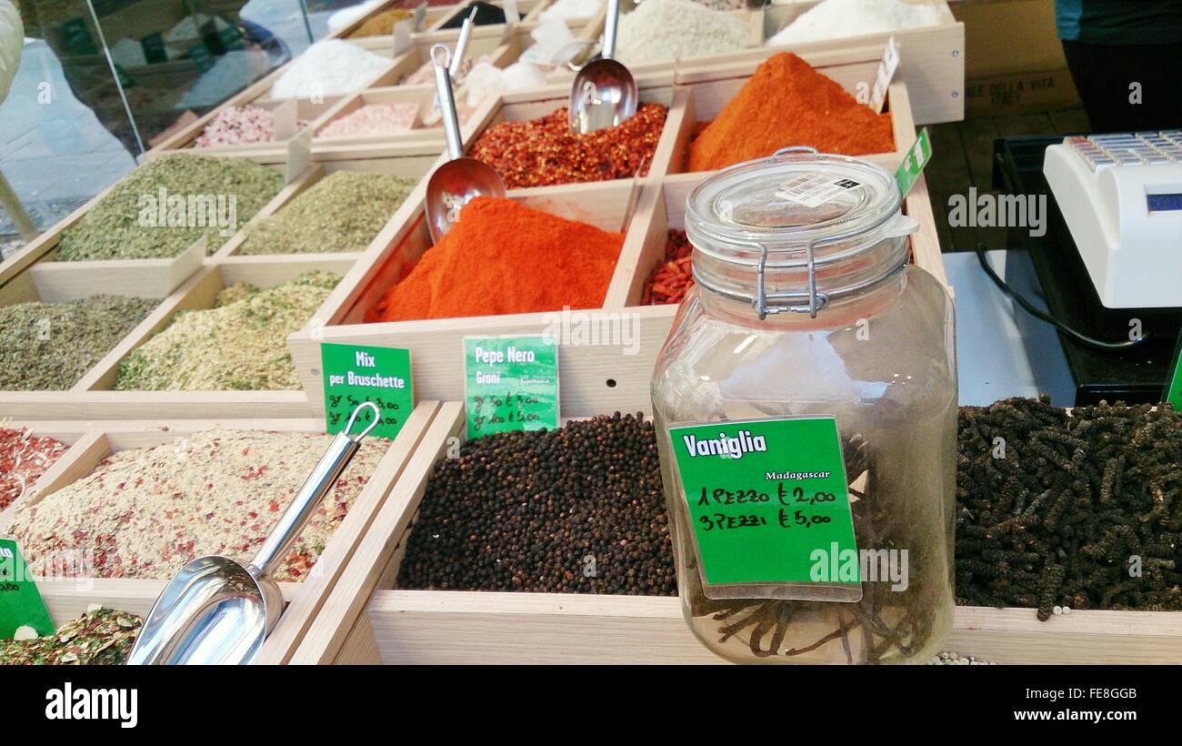 Spices Display High Resolution Stock Photography and Images - Alamy