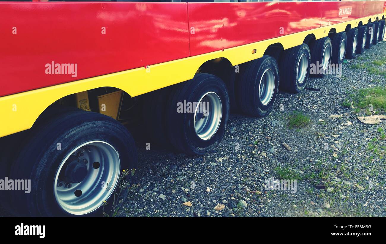 Semi truck wheels hi-res stock photography and images - Alamy