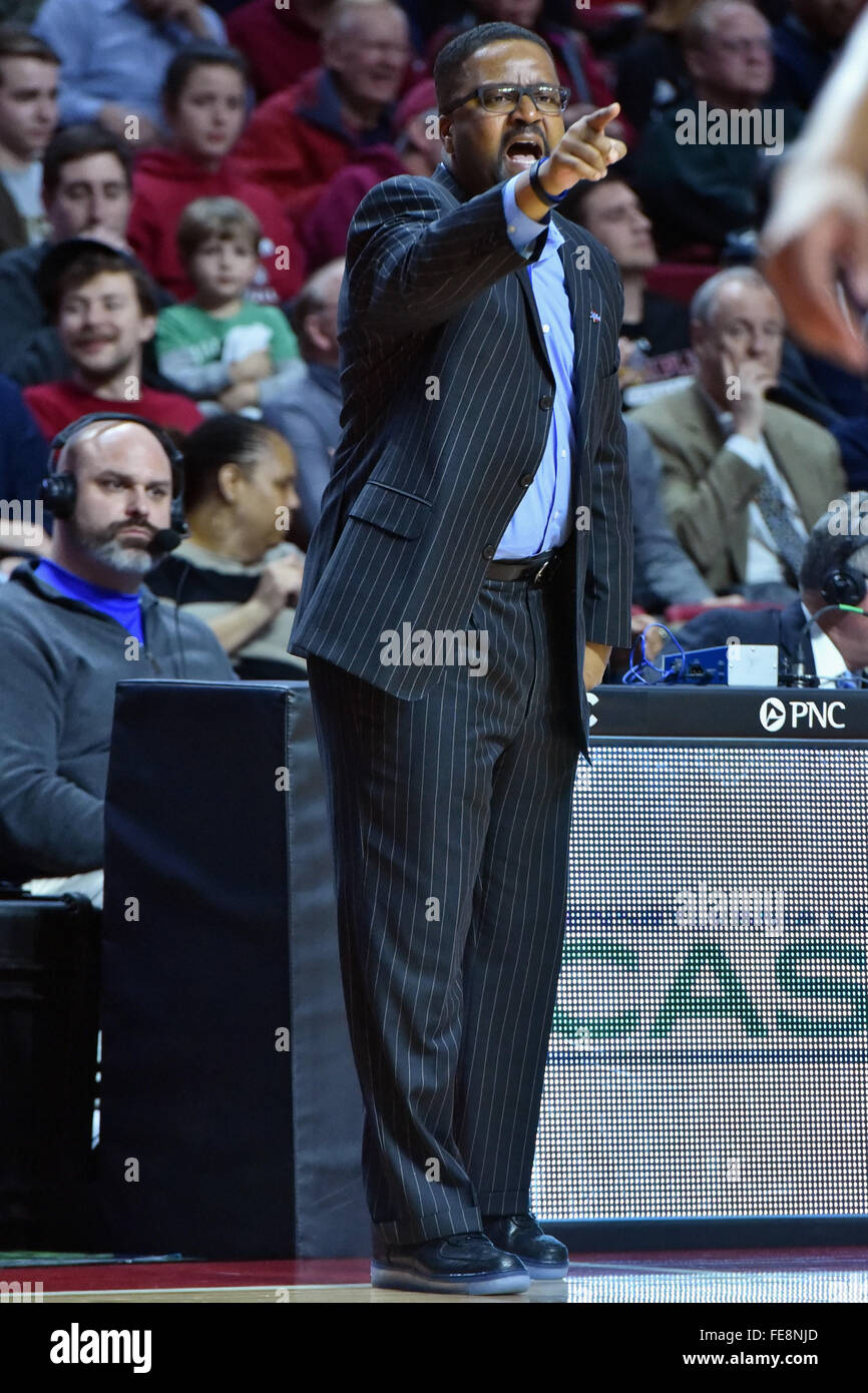 Tulsa golden hurricane basketball hi-res stock photography and images ...