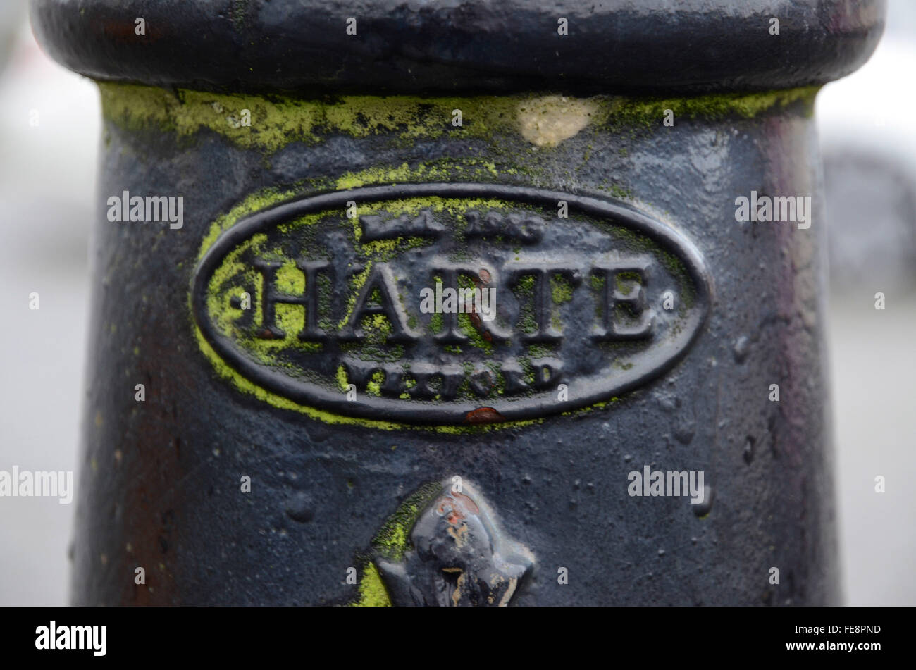 Bollard sign hi-res stock photography and images - Alamy