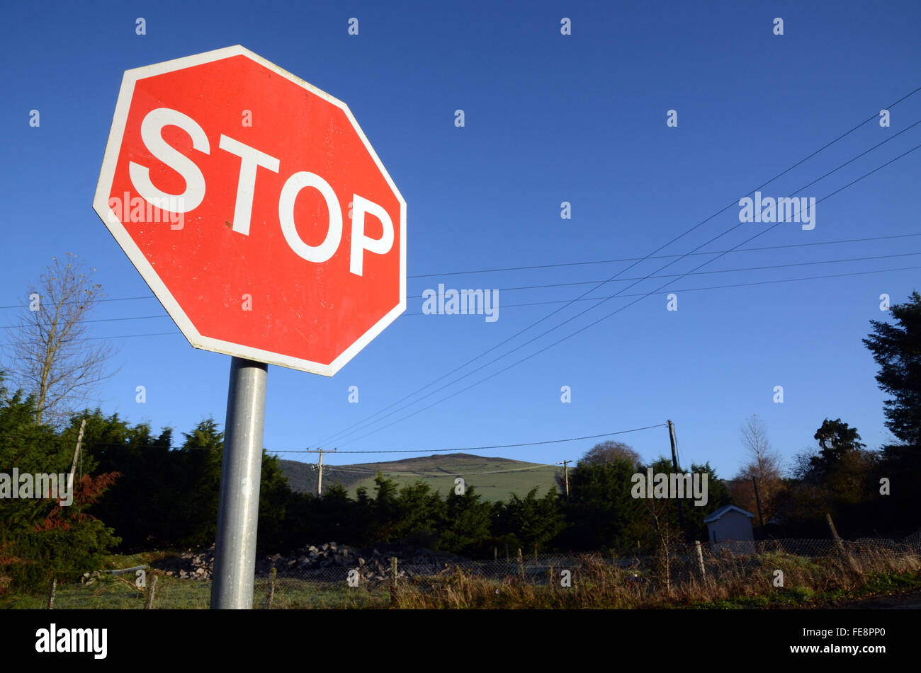 Red stop sign hi-res stock photography and images - Alamy