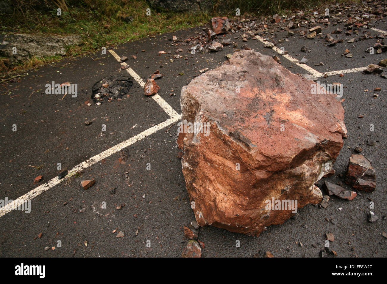 November 2007 - Dangerous rock fall in Cheddar gorge, large rock of ...