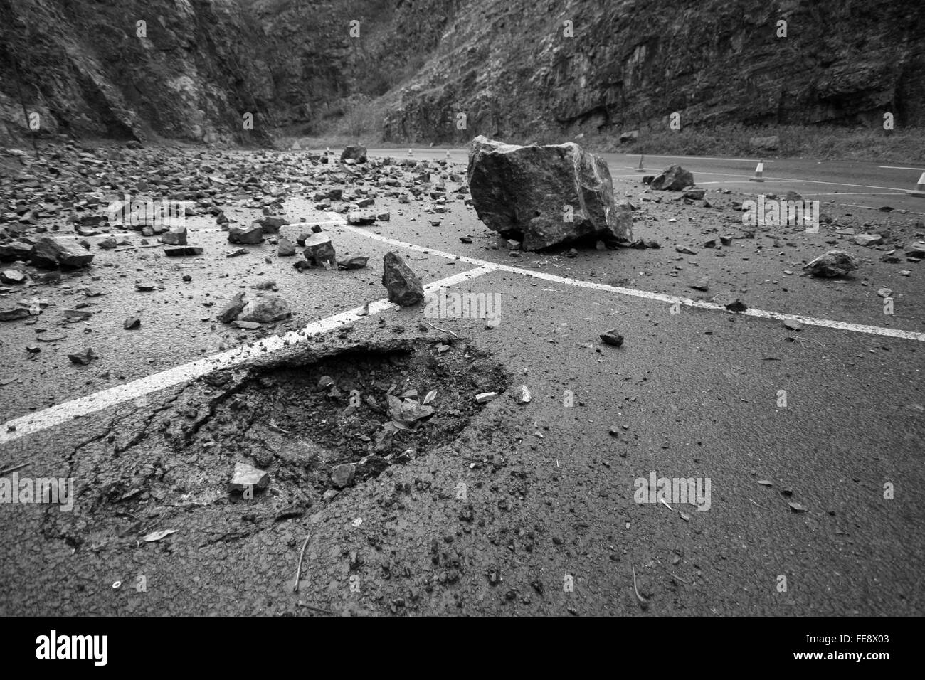 November 2007 - Dangerous rock fall in Cheddar gorge, large rock of ...