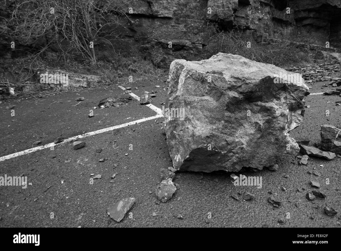 November 2007 - Dangerous rock fall in Cheddar gorge, large rock of ...